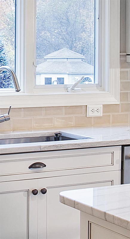 Hide Your Electrical Outlets to Streamline Your Kitchen Design