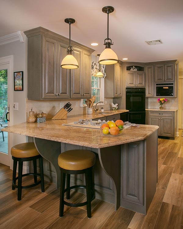 New Cabinet Refacing Ideas to Revamp Your Old Kitchen Layout
