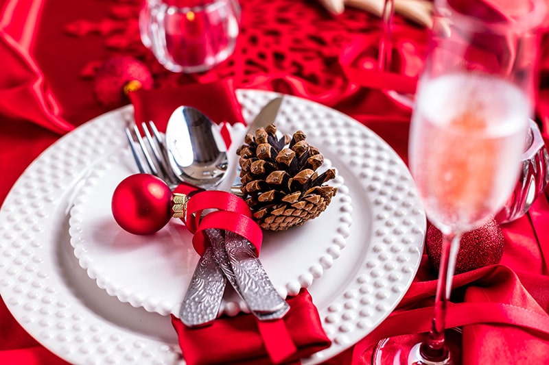 5 Table Settings that Set the Holiday Spirit
