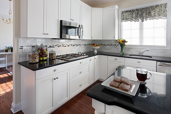 3 Countertop Edge Styles That Work Best in Small Kitchens